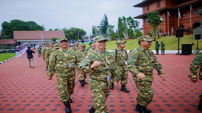 Ikuti Retret di Magelang, Wali Kota Bogor Dedie Rachim Pakai Seragam ...