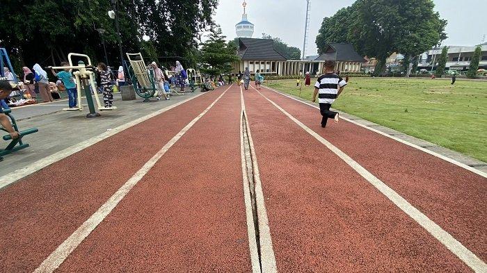 Jogging Track Alun-Alun Bogor Banyak yang Sobek, Disperumkim Salahkan ...