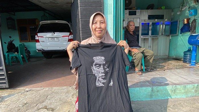 Dapat Kaos Gambar Wajah Presiden Jokowi, Warga Kebon Pedes Bogor : Mau Dipakai Habis Dzuhur ...