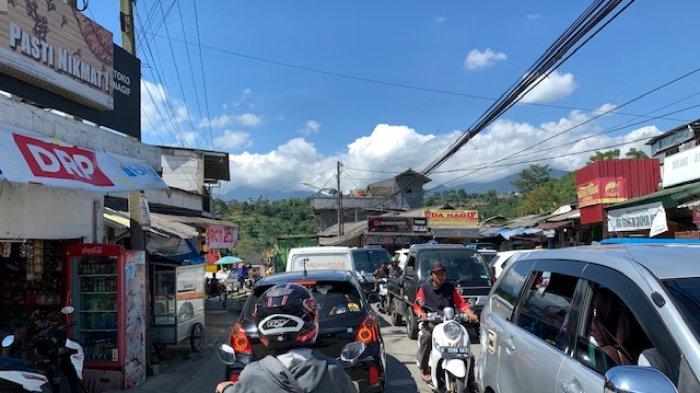Jalan Utama Macet, Jalur Alternatif Puncak Bogor Ikut Dipadati Mobil Wisatawan - Tribunnewsbogor.com