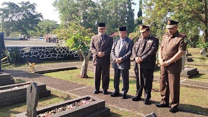 Forkopimda Kabupaten Bogor Ziarah ke TMP Pondok Rajeg, Plt Bupati Bogor ...