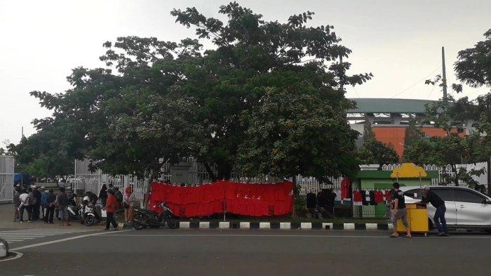 Suasana Stadion Pakansari Bogor Jelang Laga Timnas Sore Ini, Pedagang ...
