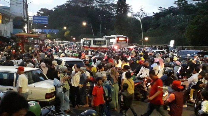 Terjebak Macet 4 Jam, Para Pengendara di Jalan Otista Kota Bogor Luapkan Emosi - Tribunnewsbogor.com