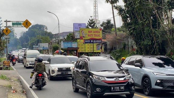 One Way 11 Jam, 96.000 Kendaraan Melintas di Jalur Puncak Bogor Pada H+2 Lebaran ...