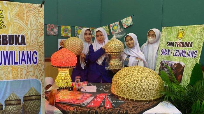 Keren, Kerajinan Bambu Siswa SMA Terbuka Leuwiliang Bogor Tembus Pasar Internasional ...