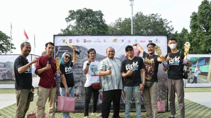 Kunjungi Pameran Foto, Atang Trisnanto Apresiasi Karya Foto Jurnalistik ...