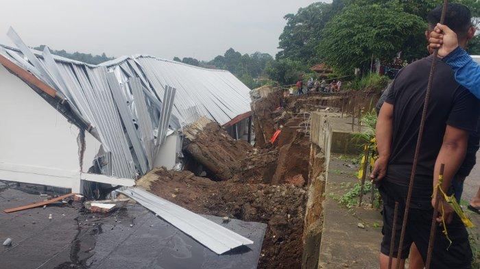 Stasiun Maseng Bogor Longsor usai Diguyur Hujan Deras, Bangunan Belum ...