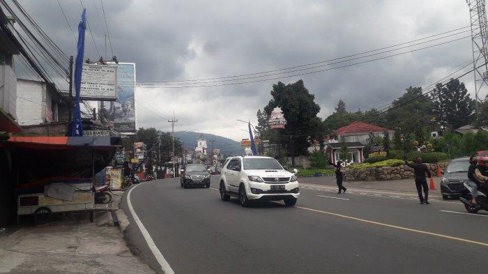 Kondisi Lalu Lintas Jalan Raya Puncak Bogor Siang Ini, One Way ke ...