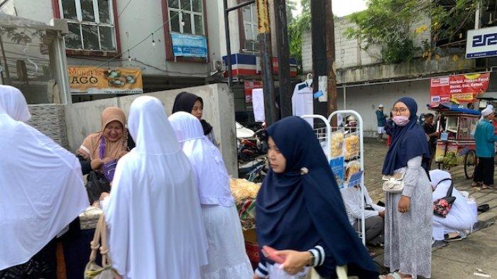 Kuliah Subuh di Majlis Al Ihya Bogor, Pedagang Dadakan Kebanjiran ...