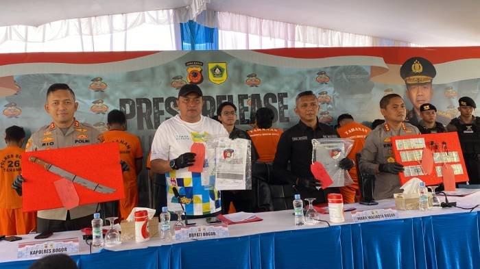 9 Preman Berkedok Debt Collector di Bogor Diamankan, 100 Lebih ... 9 Preman Berkedok Debt Collector di Bogor Diamankan, 100 Lebih ...