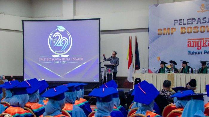 Pelepasan SMP Bosowa Bina Insani, Bima Arya Sampaikan Motivasi Meraih ...