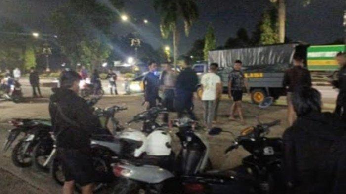 Joki Motor Tak Berkutik Dirangkul Polisi Saat Balap Liar di Sentul ...