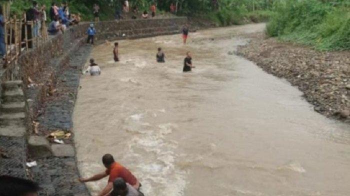Terpeleset saat Menyebrang, Warga Tanjungsari Bogor Hanyut Terbawa Arus Sungai saat Pergi ke ...