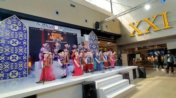 Hibur Pengunjung, Pemain Angklung dari Boneka Mejeng di Botani Square ...