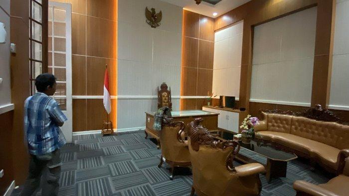 Mengintip Ruang Kerja Dedi Mulyadi di Kantor Bale Pakuan Bogor, Ukiran Pada Kursi Bukan Macan ...