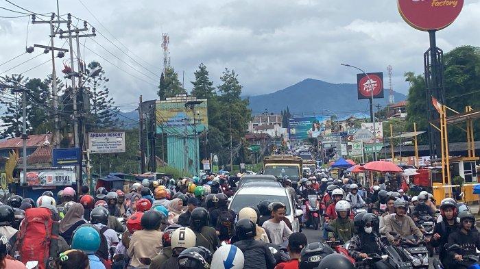 One Way arah Jakarta Diberlakukan, Kepadatan Masih Terjadi Pada Tiga Titik Ini di Jalur Puncak ...