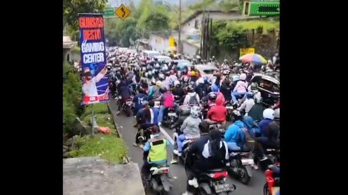 Penampakan Terkini Situasi Lalu Lintas di Jalur Puncak Bogor, Jalur One Way Dikuasai Motor ...