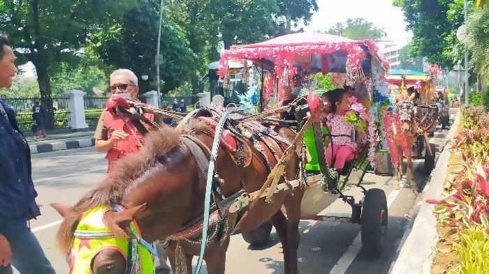 Suasana di Seputar SSA Ramai Akhir Pekan Ini, Kusir Delman Dibanjiri ...