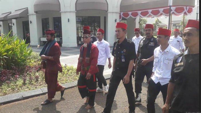 Nyeker Bawa Golok, Tokoh Silat Jampang Ikut Rayakan HUT RI, Doakan ...