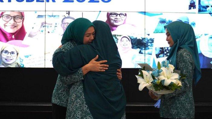 Momen Pelukan Haru Perpisahan Yane Ardian, Istri Bima Arya Purnatugas ...