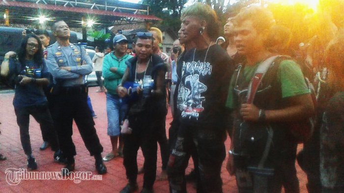 Ketika Anak Punk Disuruh Bernyanyi Lagu Indonesia Raya, Begini ...