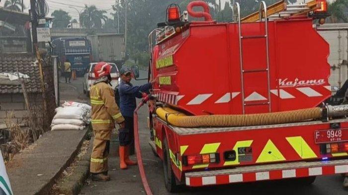 Dipicu Bakar Sampah, Kebakaran di Citeureup Berhasil Dipadamkan Sebelum Api Masuk Pemukiman ...
