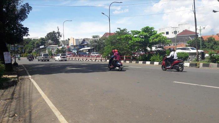 Lalu Lintas Di Jalan Pajajaran Menuju ke Arah Tajur Saat Ini Ramai ...