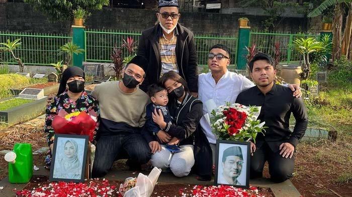 Thariq Halilintar Ziarahi Makam Vanessa Angel, Netizen Kaget Lihat Sosok Pria Mirip Almarhum ...