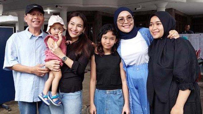 Kode Ayu Ting Ting Selesai Nyoblos di Pemilu 2024, Ayah Rozak Beri ... Kode Ayu Ting Ting Selesai Nyoblos di Pemilu 2024, Ayah Rozak Beri ...