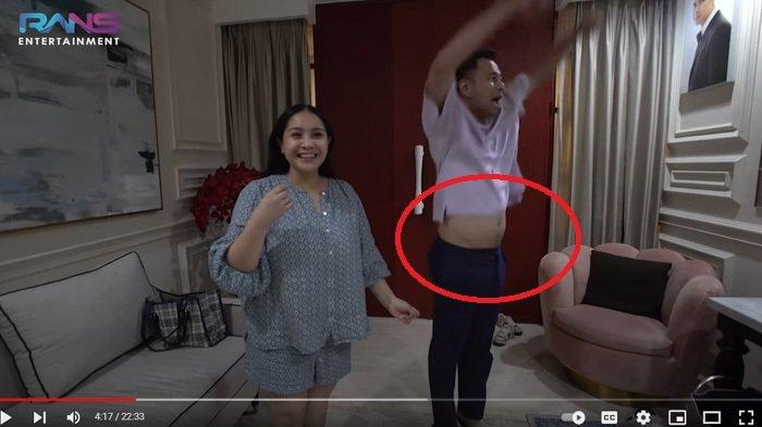 Nagita Slavina Lihat Kejanggalan Pada Kaos Raffi Ahmad, Panik Saat Ketum PSSI Buka Pintu : Ganti ...