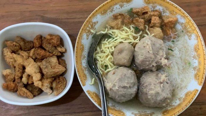 Lezatnya Bakso Seuseupan Bogor, Tetelan Gorengnya Bikin Pengunjung ...