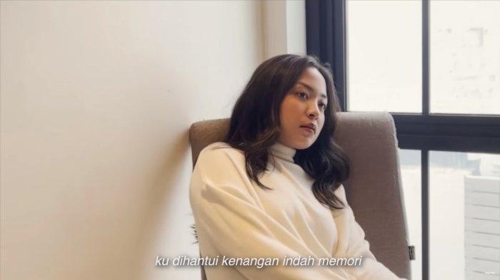 Kunci Gitar dan Lirik Lagu Masa Sepi - Bernadya : Dulu Ku Kira Ku Akan Kuat - Tribunnewsbogor.com