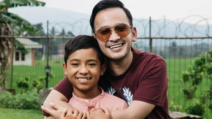 Nyanyikan Lagu Titip Rindu Untuk Ayah di Depan Ruben Onsu, Betrand Peto Menangis ...