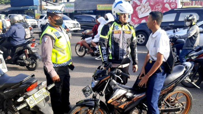14 Siswa di Jalan Transyogi Bogor Terjaring Razia Tak Pakai Helm, Polisi Beri Sanksi Baca ...