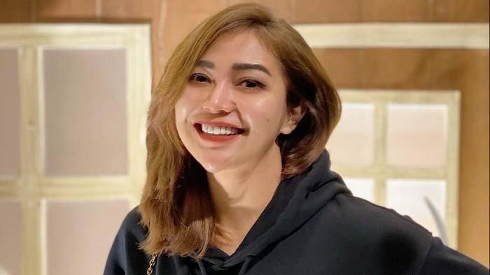 Suasana Pemakanan Chacha Sherly Eks Trio Macan, Singgah Sejenak di ...