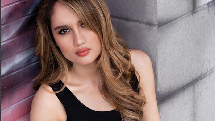 Unggah Foto Pamer Perut, Penampilan Seksi Cinta Laura Ini Sukses Bikin ...