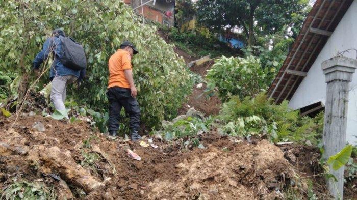 Imbas Cuaca Buruk, Sejumlah Rumah di Empat Kampung di Cigombong Bogor Rusak Diterjang Longsor ...