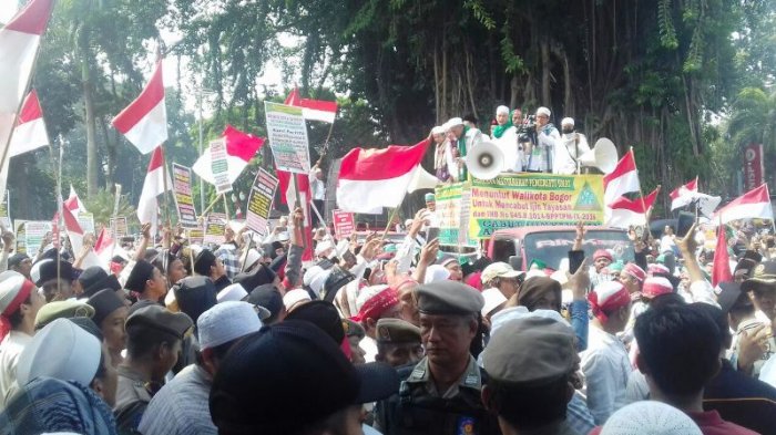 Tuntut Bima Arya Cabut Izin Masjid Imam Ahmad Bin Hambal Massa Aksi Bersawalat Di Balaikota