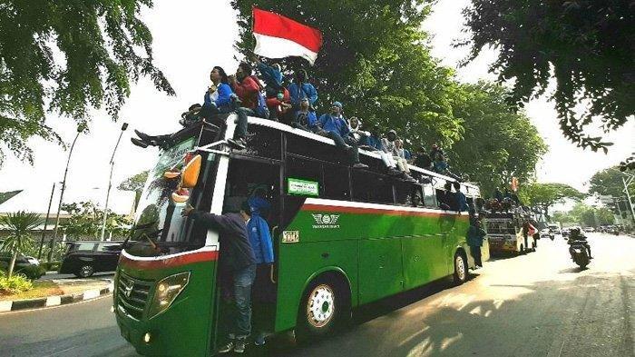 Mahasiswa Kembali Mulai Berdatangan Menggunakan 2 Bus Besar ke Jakarta ...