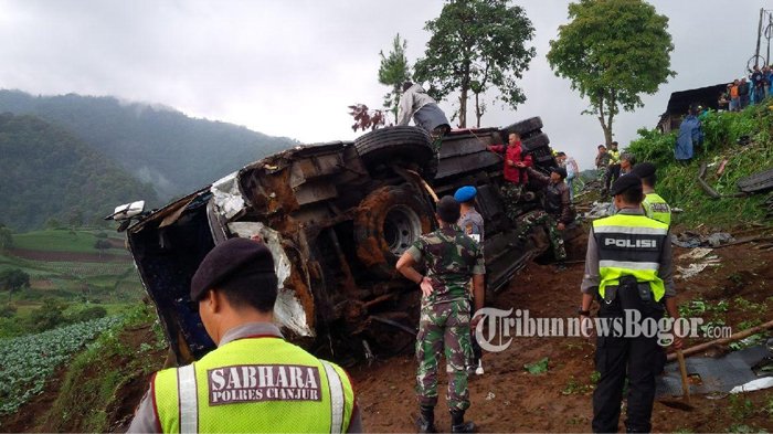 Kronologi Kecelakaan Maut di Jalur Puncak Cipanas, Bus Diduga Rem Blong Saat Turunan ...