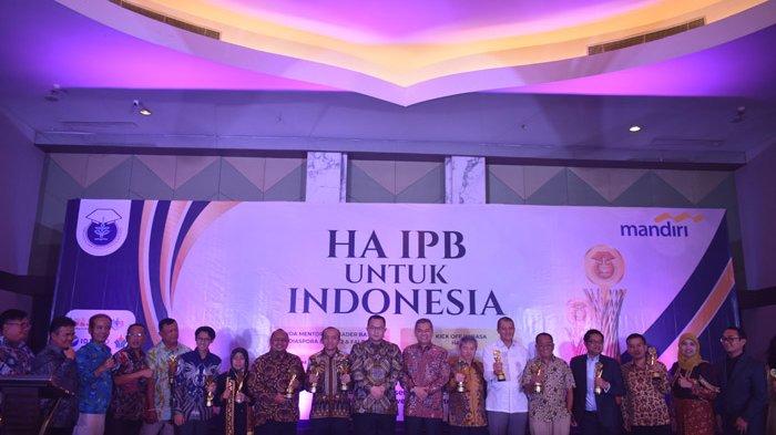 Belasan Alumni IPB University Diberi Penghargaan HA IPB, Arif Satria: Karakter Jadi Kunci Sukses ...