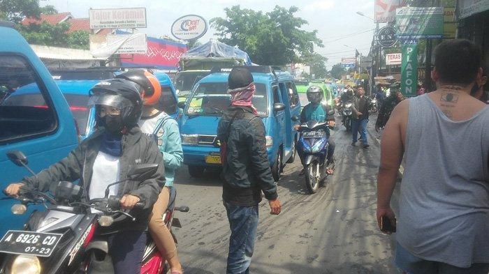 Ada Kebakaran di Tajur, Lalu Lintas Menuju dan Dari Puncak Macet Parah ...