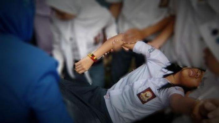 Tiba-tiba Teriak Histeris Saat Upacara Bendera, Puluhan Siswa SMA di Cianjur Kesurupan ...