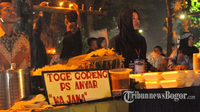 Nikmati Wayang Bambu di Taman Ekspresi, Warga Disuguhi Makanan Khas ...