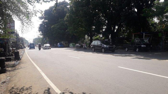 Cuaca Cerah, Laju Kendaraan di Jalan Raya Jakarta - Bogor Kawasan ...