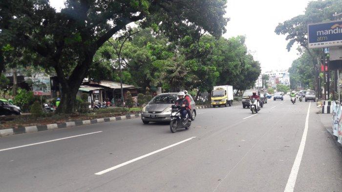 Arus Lalu Lintas di Jalan Raya Pajajaran ke Arah Tajur Saat Ini Ramai ...