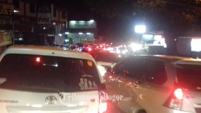 Malam Ini Jalur Puncak Arah Jakarta Macet Panjang - Tribunnewsbogor.com