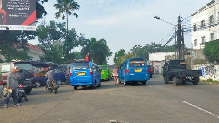 Tak Ada Petugas, Angkot di Simpang Asem Pasar Merdeka Bogor Asyik Ngetem, Lalu Lintas Macet ...