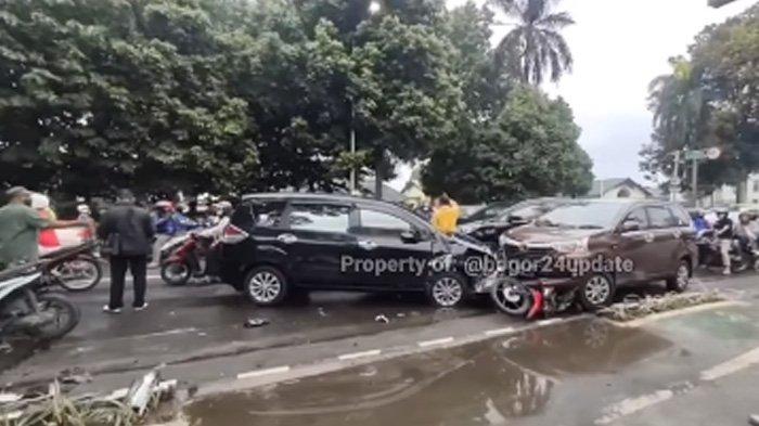 BREAKING NEWS - Kecelakaan Beruntun di Jalan Sudirman Bogor, Dua Mobil Adu Banteng ...