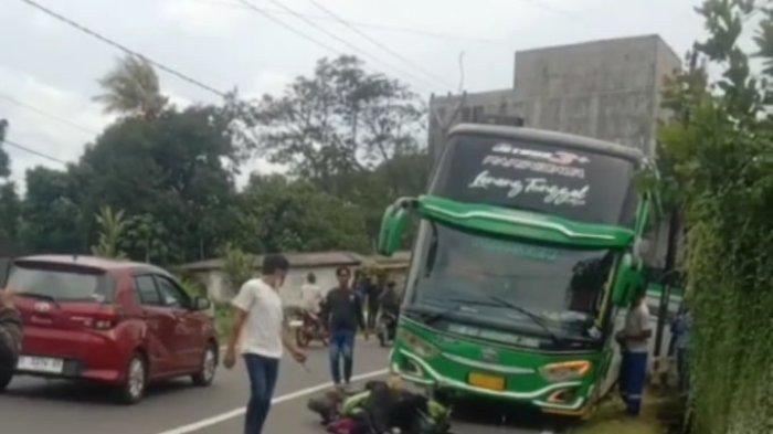 Gagal Menyalip, Pemotor Emak-Emak Tewas Mengenaskan Tertabrak Bus di Jalur Subang - Bandung ...